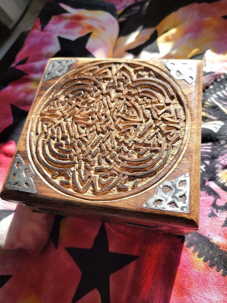 Celtic Knot Wood Circular Box | The World Tree